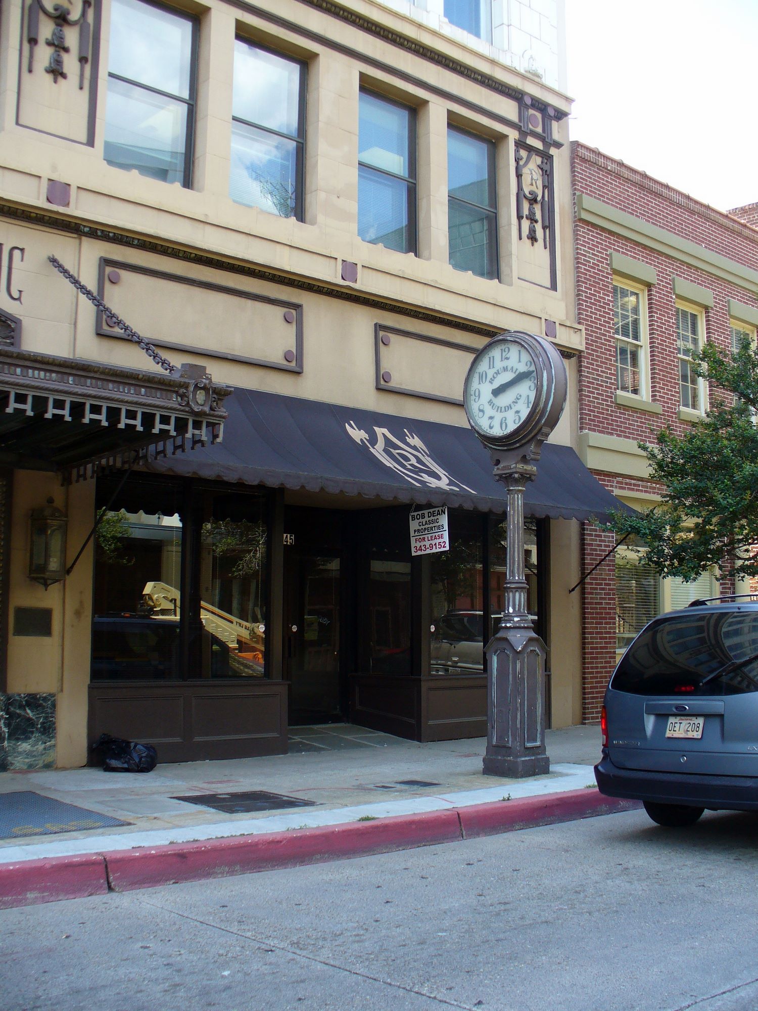 Locations Hub - Roumain Building