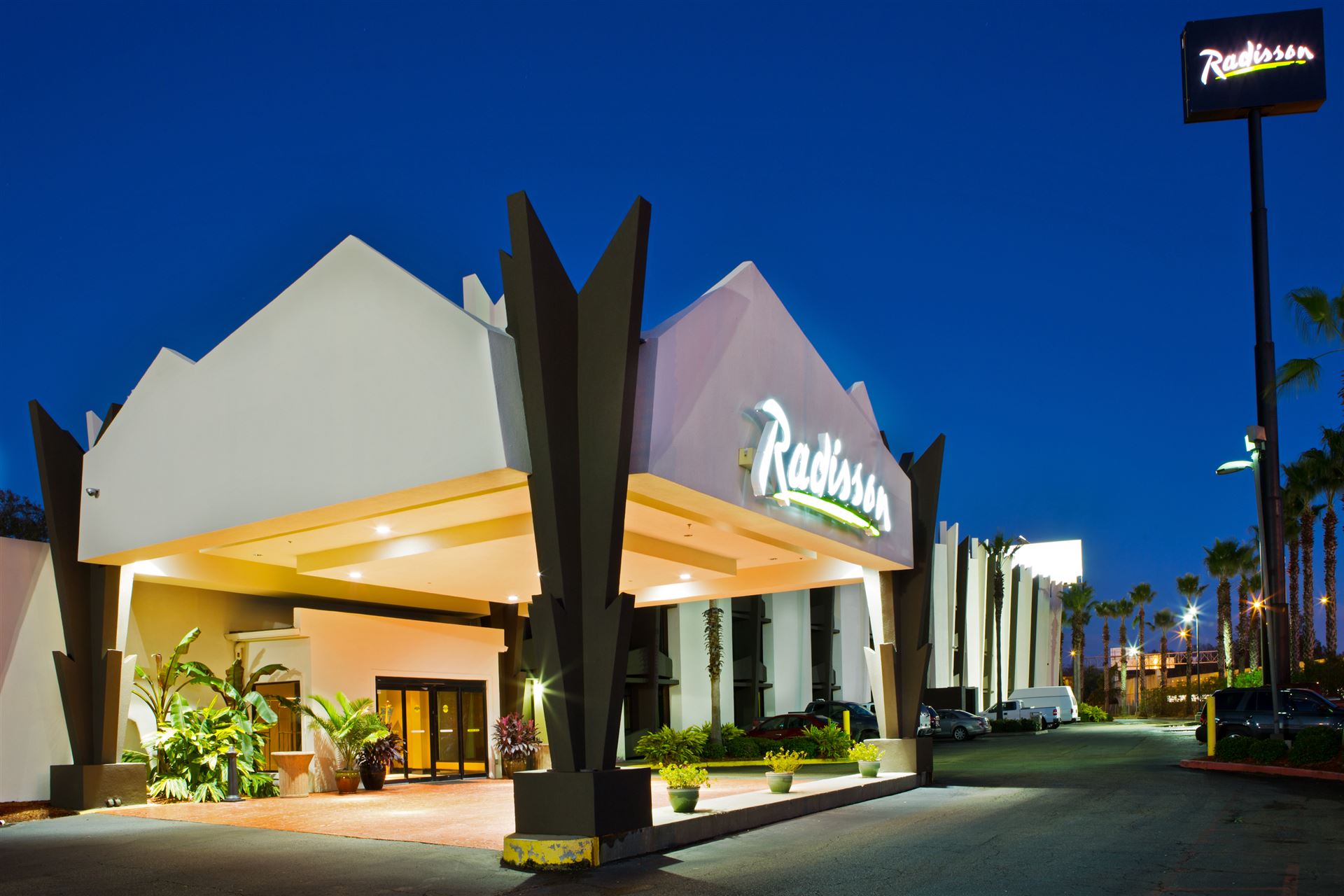 Locations Hub - Radisson Hotel